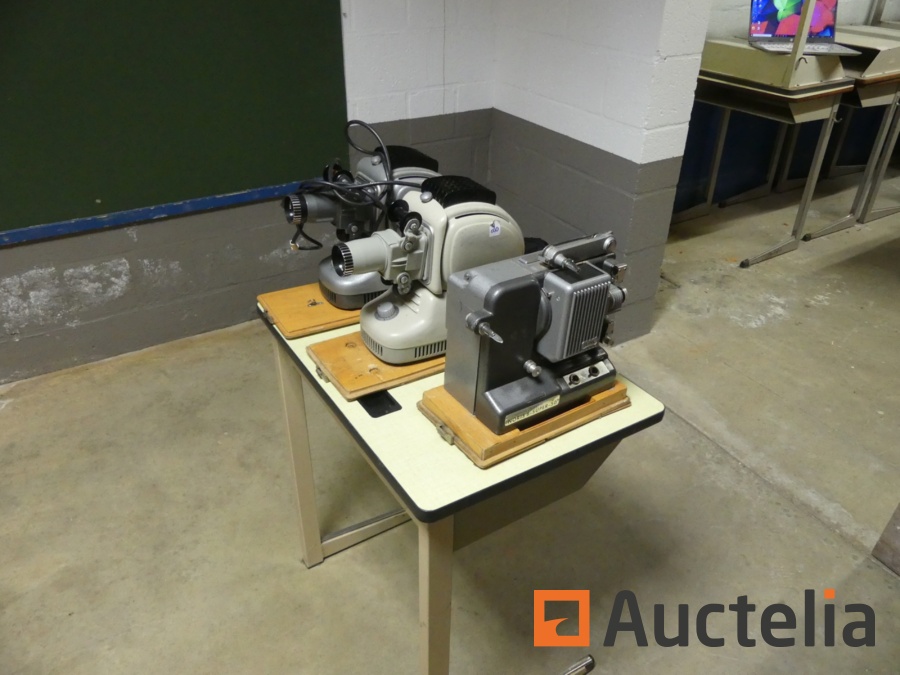 1 Old projector for Super 8 & 2 old projectors for slides and negative ...