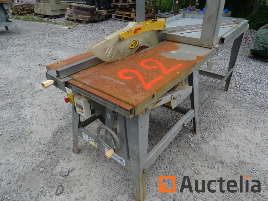 Construction Circular saw AVOLA ZB 400-6 on table with 2 removable ext ...