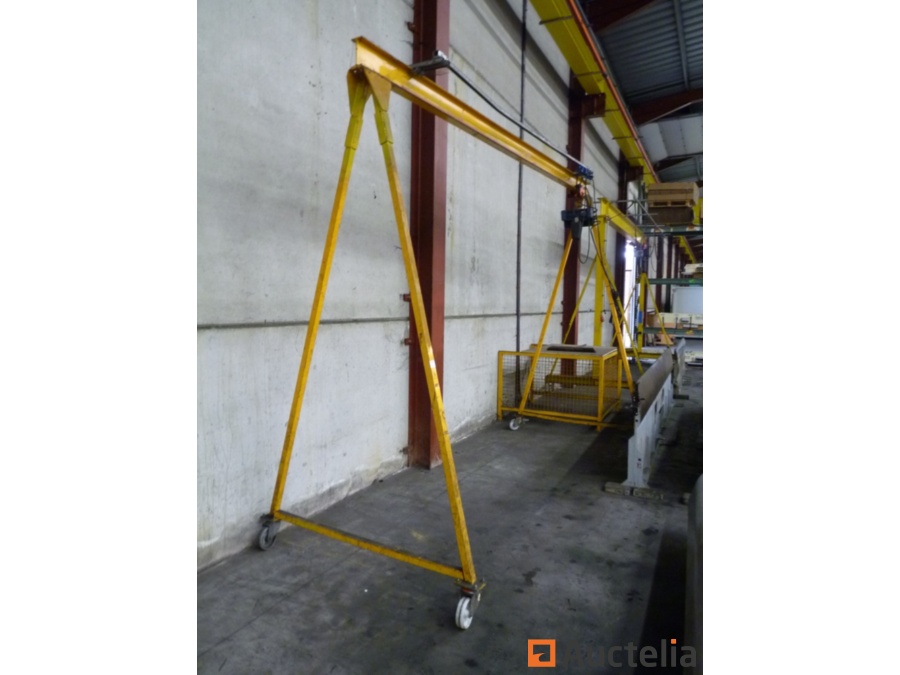 Huchez mobile lifting crane + Donati electric chain hoists 125 kg ...