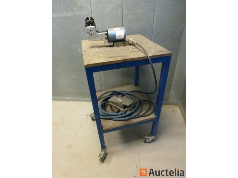 Pneumatic crimper on table with Castors AMP - Hand tools - Crimping ma ...