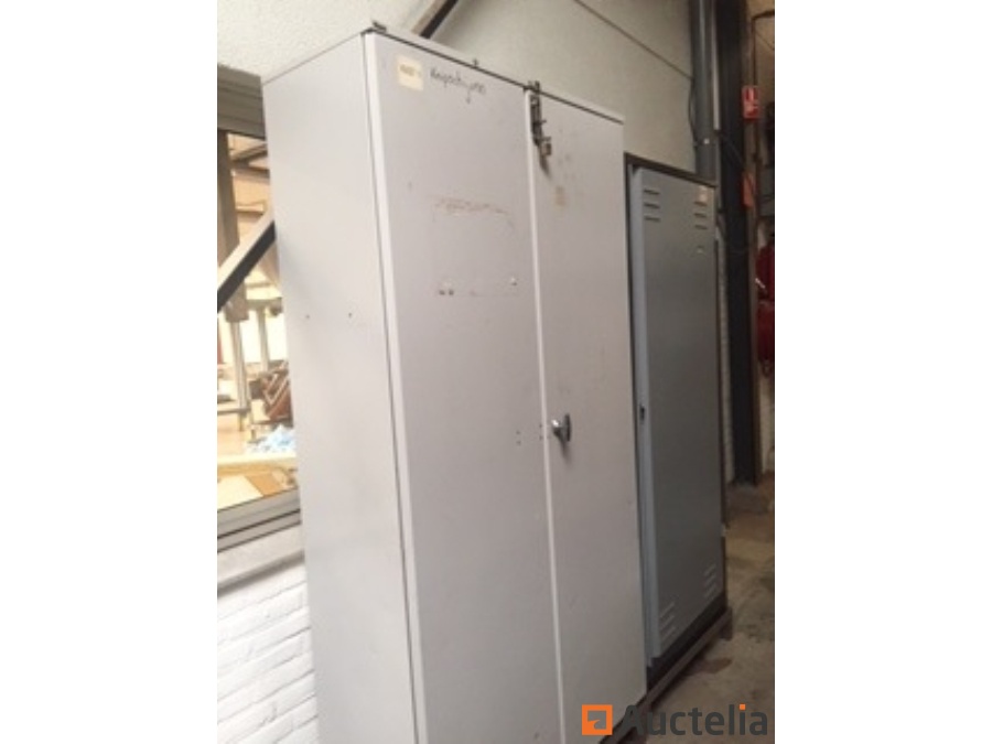 Wardrobes and metal lockers, desk - Other industries - Office furnitur ...