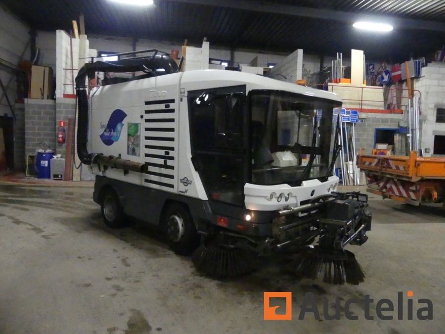 Camion balayeuse Ravo 540 (2010-73.308 km) - Camions et véhicules de v ...