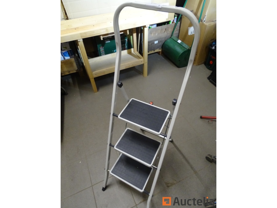 Escabelle 3 marches Hailo - Construction / Génie civil - Escabeau ...