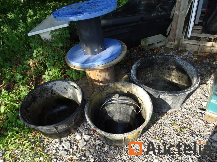 Seaux, cuvelles de maçon + 2 tourets - Construction / Génie civil - Au ...
