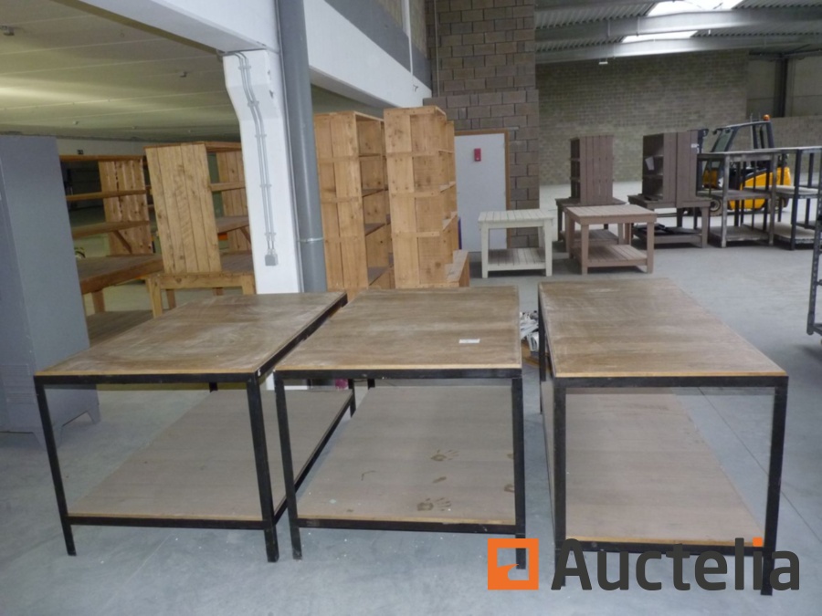 Tables de présentation - Biens de consommation - Mobilier - auctelia.com